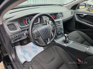 Black Volvo V60 2016 in Tallinn, with an engine capacity of 2.00 L and mileage of 166 thousand km for 7990 €, photo 15 on AUTOMOTO.COM.LV