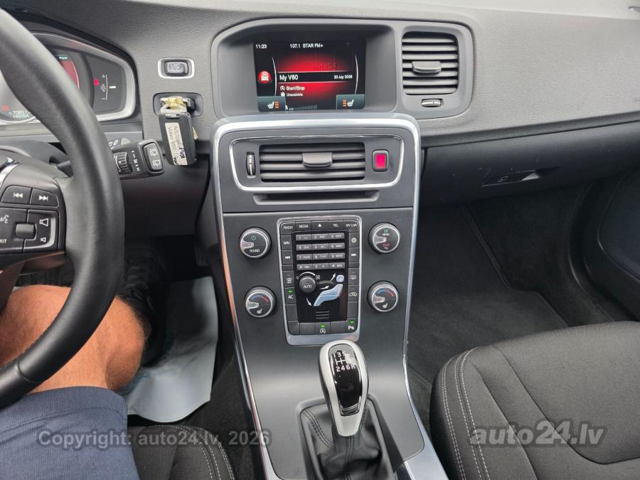 Black Volvo V60 2016 in Tallinn, with an engine capacity of 2.00 L and mileage of 166 thousand km for 7990 €, photo 16 on AUTOMOTO.COM.LV