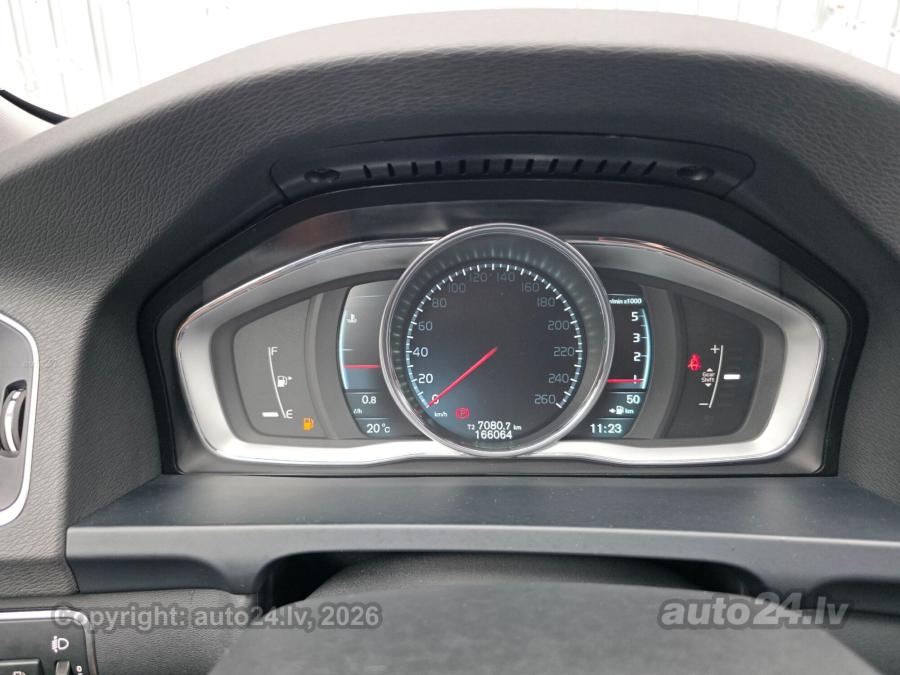 Black Volvo V60 2016 in Tallinn, with an engine capacity of 2.00 L and mileage of 166 thousand km for 7990 €, photo 19 on AUTOMOTO.COM.LV