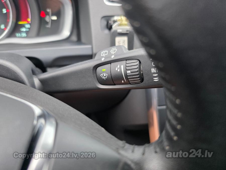 Black Volvo V60 2016 in Tallinn, with an engine capacity of 2.00 L and mileage of 166 thousand km for 7990 €, photo 22 on AUTOMOTO.COM.LV