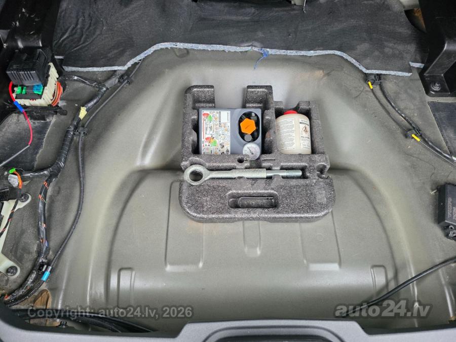 Black Volvo V60 2016 in Tallinn, with an engine capacity of 2.00 L and mileage of 166 thousand km for 7990 €, photo 24 on AUTOMOTO.COM.LV