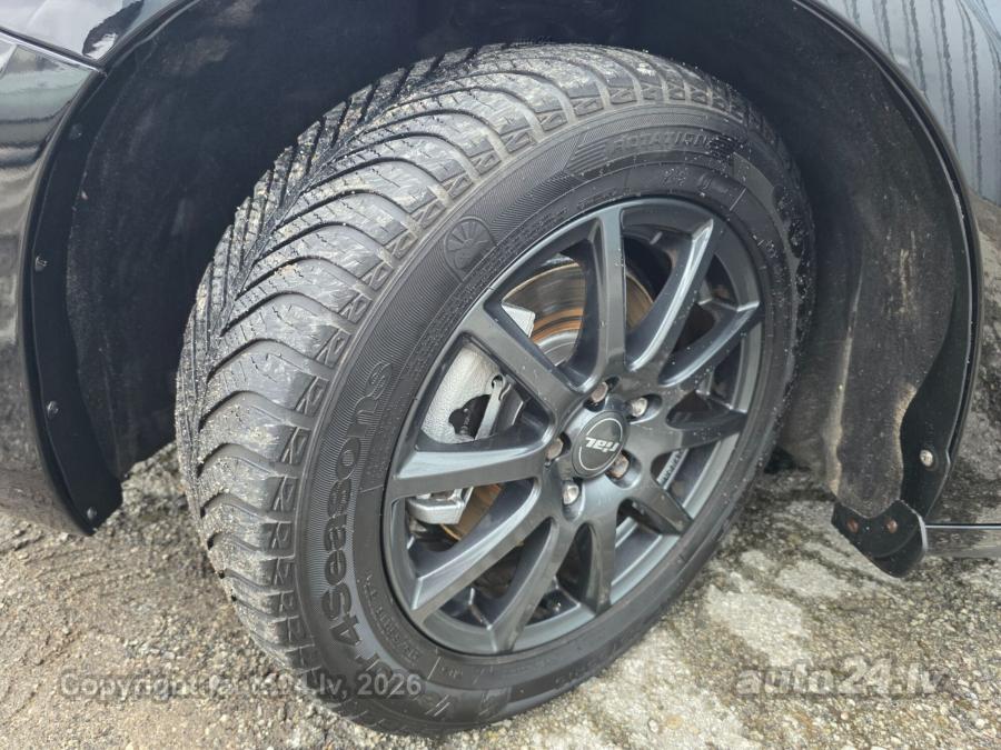 Black Volvo V60 2016 in Tallinn, with an engine capacity of 2.00 L and mileage of 166 thousand km for 7990 €, photo 28 on AUTOMOTO.COM.LV