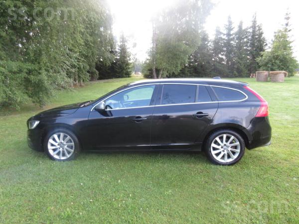 Black Volvo V60 2016 in Ogre, with an engine capacity of 2.00 L and mileage of 192 thousand km for 5500 €, photo 4 on AUTOMOTO.COM.LV