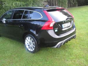 Melns Volvo V60 2016 Ogre, ar dzinēja tilpumu 2.00 L un nobraukumu 192 tūkst. km par 5500 €, foto 7 vietnē AUTOMOTO.COM.LV