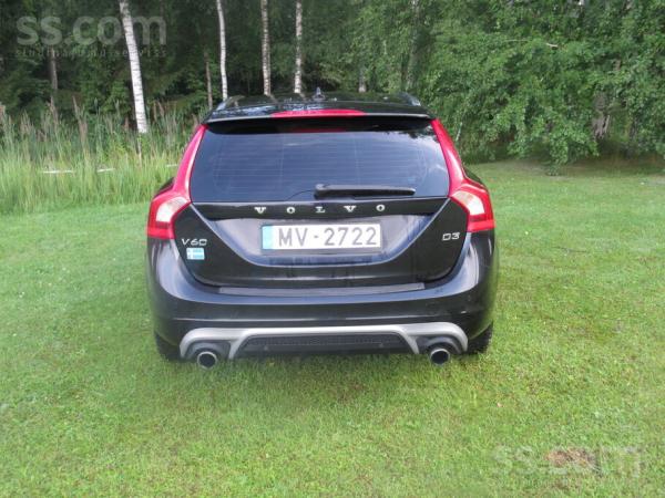 Black Volvo V60 2016 in Ogre, with an engine capacity of 2.00 L and mileage of 192 thousand km for 5500 €, photo 7 on AUTOMOTO.COM.LV