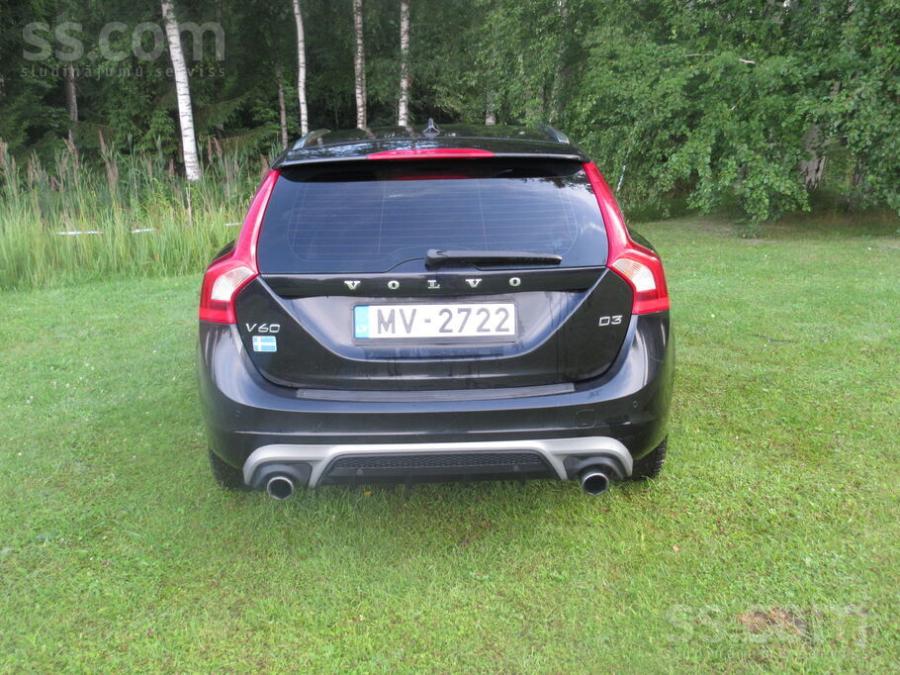 Melns Volvo V60 2016 Ogre, ar dzinēja tilpumu 2.00 L un nobraukumu 192 tūkst. km par 5500 €, foto 8 vietnē AUTOMOTO.COM.LV