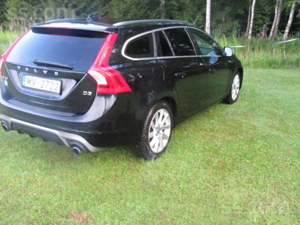 Black Volvo V60 2016 in Ogre, with an engine capacity of 2.00 L and mileage of 192 thousand km for 5500 €, photo 8 on AUTOMOTO.COM.LV