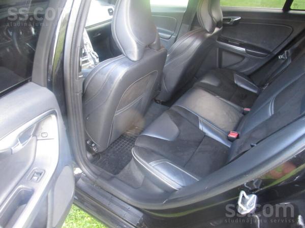 Black Volvo V60 2016 in Ogre, with an engine capacity of 2.00 L and mileage of 192 thousand km for 5500 €, photo 10 on AUTOMOTO.COM.LV