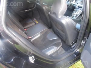 Melns Volvo V60 2016 Ogre, ar dzinēja tilpumu 2.00 L un nobraukumu 192 tūkst. km par 5500 €, foto 12 vietnē AUTOMOTO.COM.LV