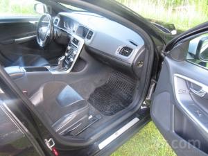 Melns Volvo V60 2016 Ogre, ar dzinēja tilpumu 2.00 L un nobraukumu 192 tūkst. km par 5500 €, foto 13 vietnē AUTOMOTO.COM.LV