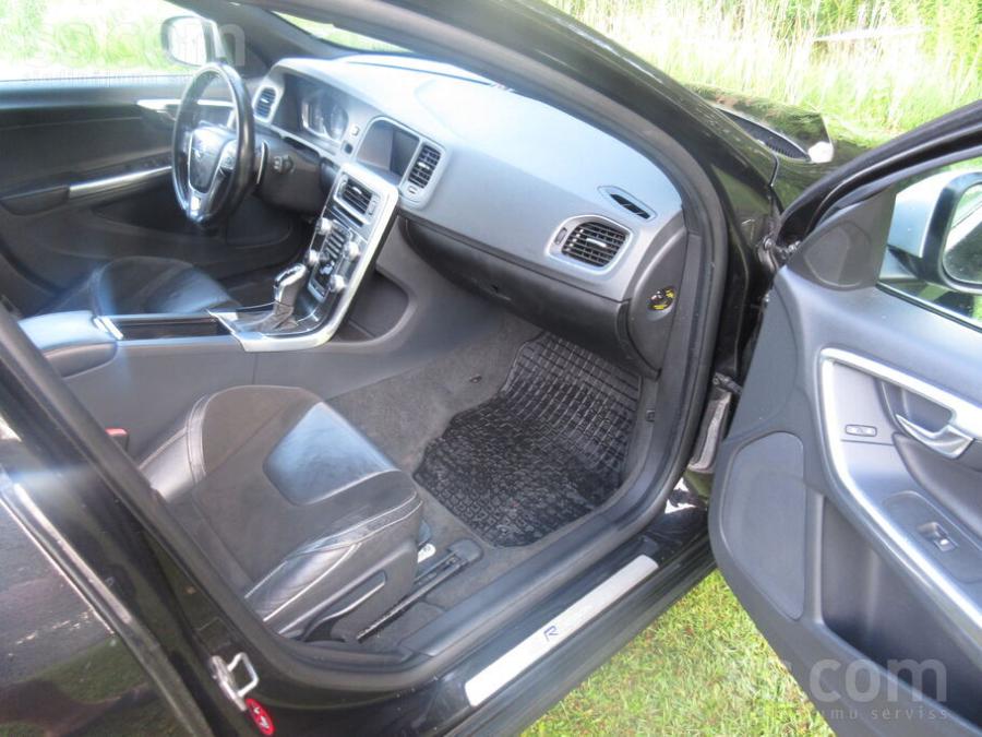 Melns Volvo V60 2016 Ogre, ar dzinēja tilpumu 2.00 L un nobraukumu 192 tūkst. km par 5500 €, foto 13 vietnē AUTOMOTO.COM.LV