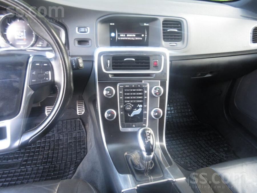 Melns Volvo V60 2016 Ogre, ar dzinēja tilpumu 2.00 L un nobraukumu 192 tūkst. km par 5500 €, foto 14 vietnē AUTOMOTO.COM.LV