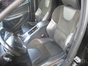 Melns Volvo V60 2016 Ogre, ar dzinēja tilpumu 2.00 L un nobraukumu 192 tūkst. km par 5500 €, foto 15 vietnē AUTOMOTO.COM.LV