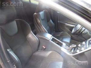 Melns Volvo V60 2016 Ogre, ar dzinēja tilpumu 2.00 L un nobraukumu 192 tūkst. km par 5500 €, foto 17 vietnē AUTOMOTO.COM.LV