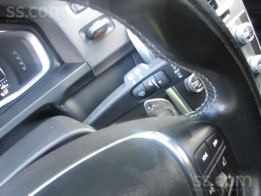 Melns Volvo V60 2016 Ogre, ar dzinēja tilpumu 2.00 L un nobraukumu 192 tūkst. km par 5500 €, foto 19 vietnē AUTOMOTO.COM.LV