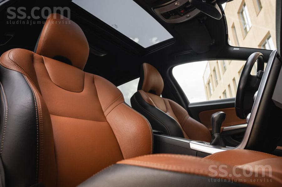 Melns Volvo V60 2016 Jelgava, ar dzinēja tilpumu 2.00 L un nobraukumu 205 tūkst. km par 9790 €, foto 13 vietnē AUTOMOTO.COM.LV
