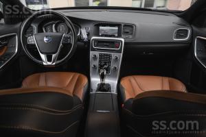 Melns Volvo V60 2016 Jelgava, ar dzinēja tilpumu 2.00 L un nobraukumu 205 tūkst. km par 9790 €, foto 16 vietnē AUTOMOTO.COM.LV