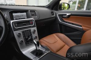 Melns Volvo V60 2016 Jelgava, ar dzinēja tilpumu 2.00 L un nobraukumu 205 tūkst. km par 9790 €, foto 17 vietnē AUTOMOTO.COM.LV