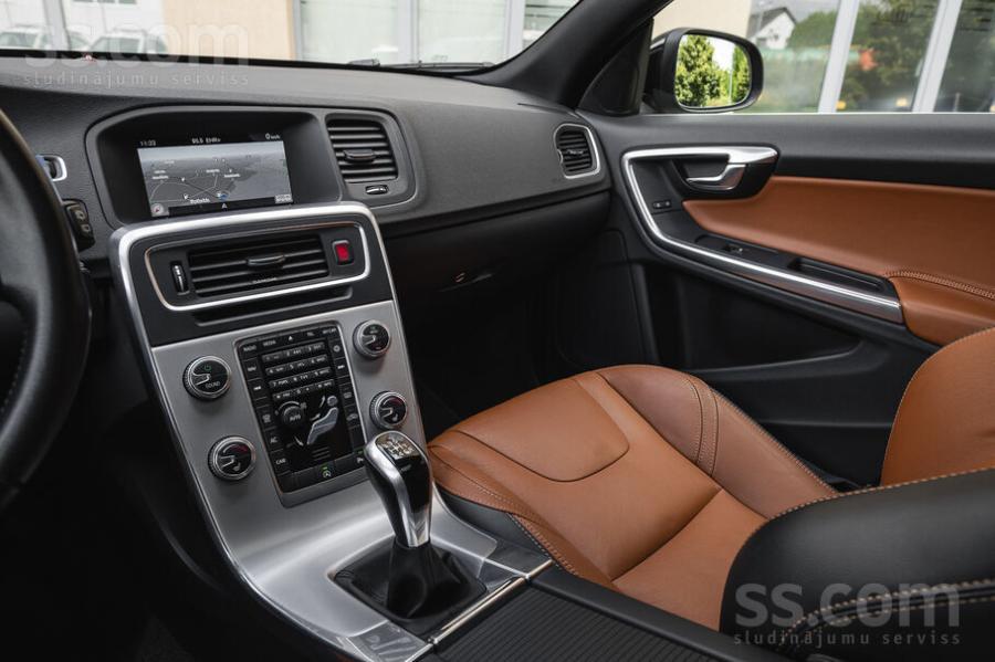 Melns Volvo V60 2016 Jelgava, ar dzinēja tilpumu 2.00 L un nobraukumu 205 tūkst. km par 9790 €, foto 17 vietnē AUTOMOTO.COM.LV