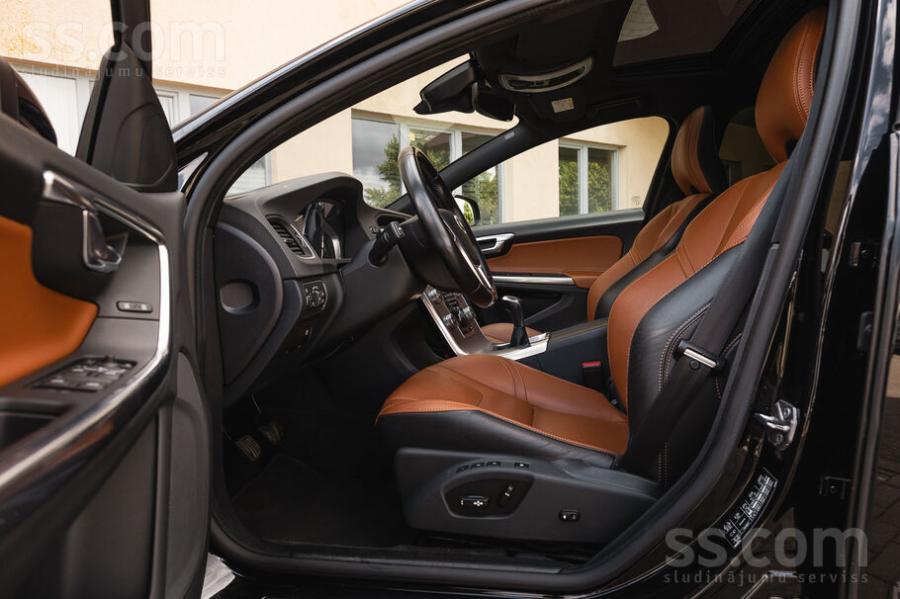 Melns Volvo V60 2016 Jelgava, ar dzinēja tilpumu 2.00 L un nobraukumu 205 tūkst. km par 9790 €, foto 18 vietnē AUTOMOTO.COM.LV