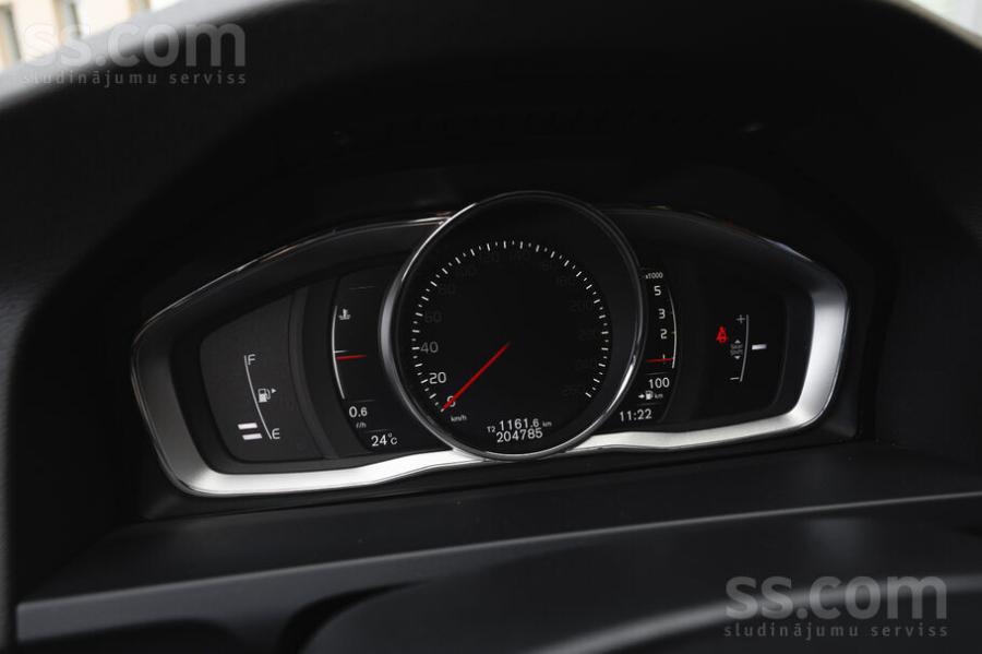 Melns Volvo V60 2016 Jelgava, ar dzinēja tilpumu 2.00 L un nobraukumu 205 tūkst. km par 9790 €, foto 21 vietnē AUTOMOTO.COM.LV
