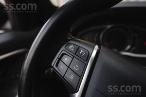 Melns Volvo V60 2016 Jelgava, ar dzinēja tilpumu 2.00 L un nobraukumu 205 tūkst. km par 9790 €, foto 22 vietnē AUTOMOTO.COM.LV