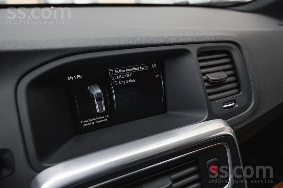 Melns Volvo V60 2016 Jelgava, ar dzinēja tilpumu 2.00 L un nobraukumu 205 tūkst. km par 9790 €, foto 25 vietnē AUTOMOTO.COM.LV