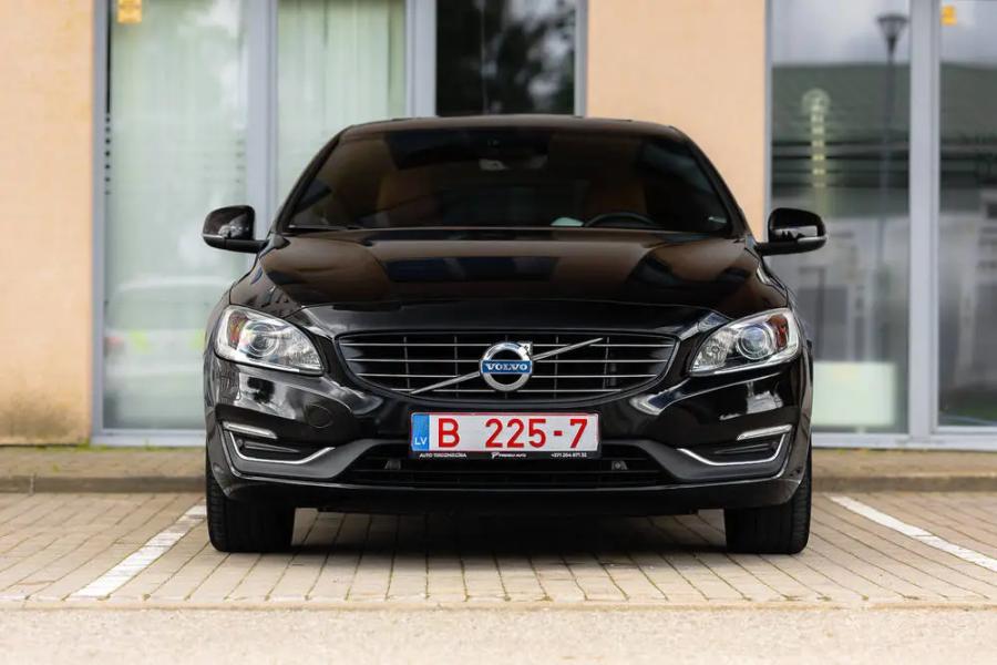 Melns Volvo V60 2016 Jelgava, ar dzinēja tilpumu 2.00 L un nobraukumu 205 tūkst. km par 9790 €, foto 1 vietnē AUTOMOTO.COM.LV