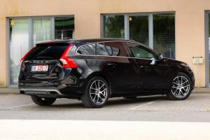 Melns Volvo V60 2016 Jelgava, ar dzinēja tilpumu 2.00 L un nobraukumu 205 tūkst. km par 9790 €, foto 8 vietnē AUTOMOTO.COM.LV