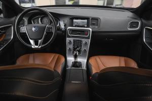 Melns Volvo V60 2016 Jelgava, ar dzinēja tilpumu 2.00 L un nobraukumu 205 tūkst. km par 9790 €, foto 15 vietnē AUTOMOTO.COM.LV