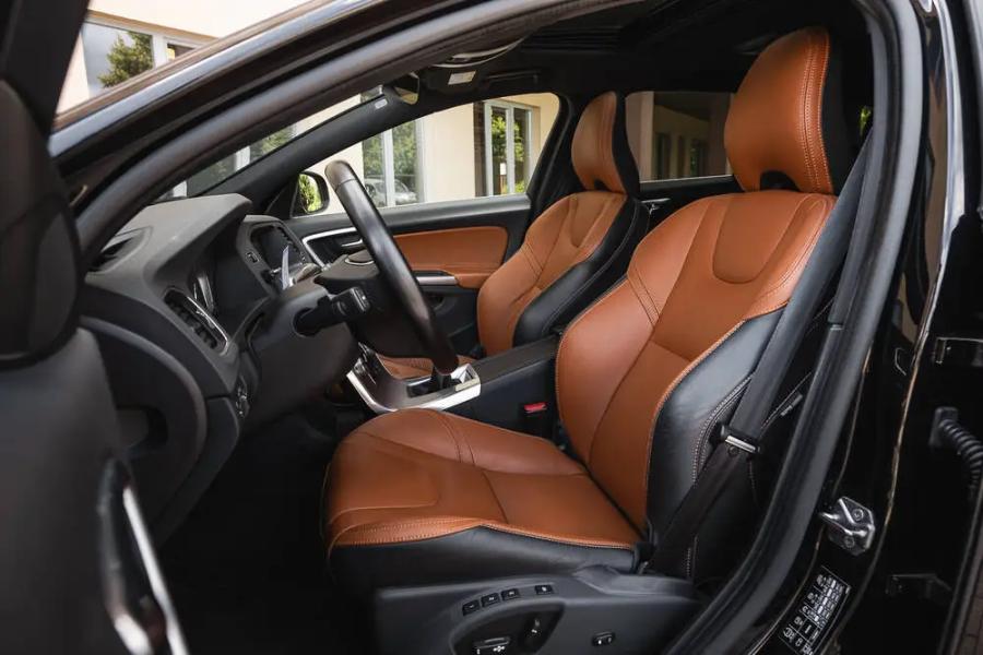 Melns Volvo V60 2016 Jelgava, ar dzinēja tilpumu 2.00 L un nobraukumu 205 tūkst. km par 9790 €, foto 18 vietnē AUTOMOTO.COM.LV