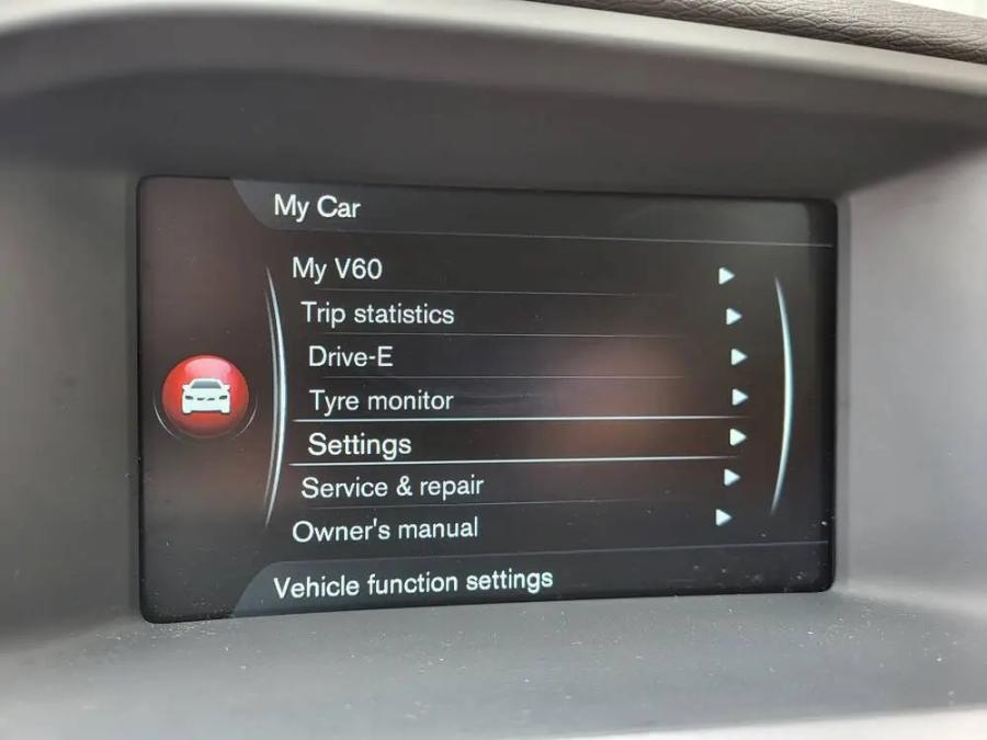 Melns Volvo V60 2016 Jelgava, ar dzinēja tilpumu 2.00 L un nobraukumu 205 tūkst. km par 9790 €, foto 26 vietnē AUTOMOTO.COM.LV
