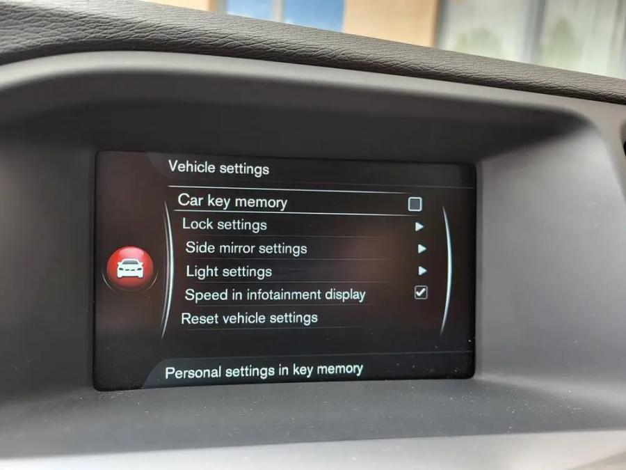Melns Volvo V60 2016 Jelgava, ar dzinēja tilpumu 2.00 L un nobraukumu 205 tūkst. km par 9790 €, foto 28 vietnē AUTOMOTO.COM.LV