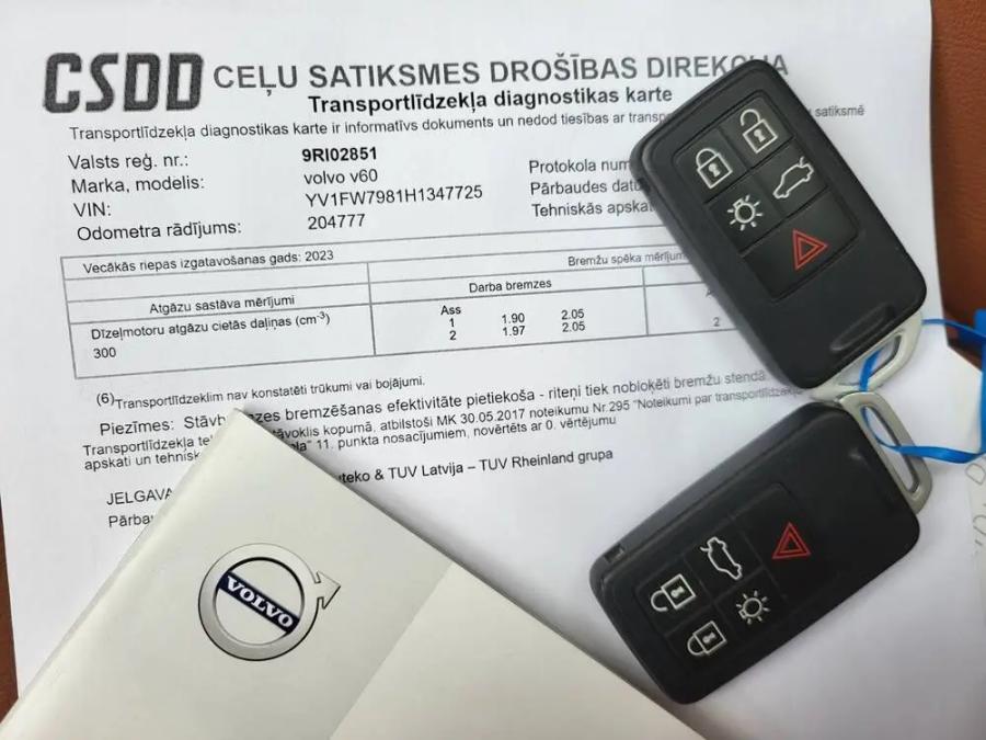Melns Volvo V60 2016 Jelgava, ar dzinēja tilpumu 2.00 L un nobraukumu 205 tūkst. km par 9790 €, foto 34 vietnē AUTOMOTO.COM.LV