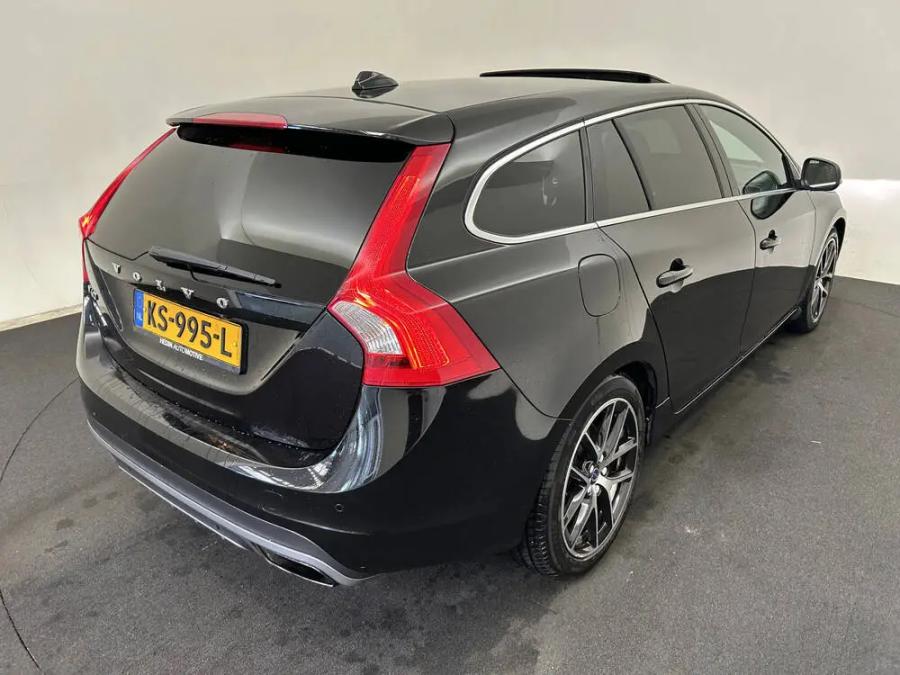 Melns Volvo V60 2016 Jelgava, ar dzinēja tilpumu 2.00 L un nobraukumu 205 tūkst. km par 9790 €, foto 40 vietnē AUTOMOTO.COM.LV