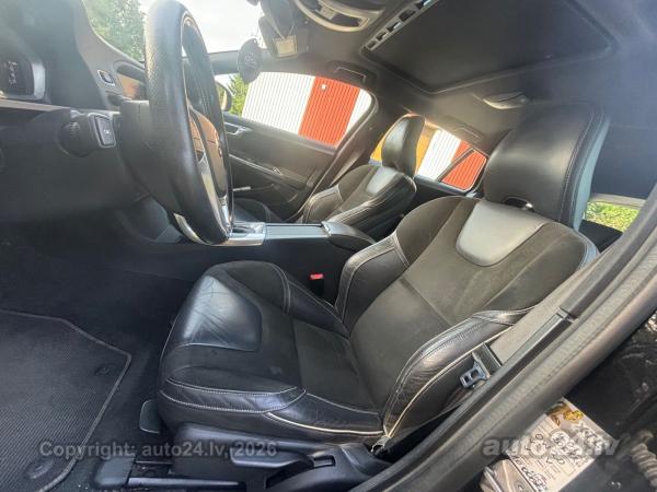 Melns Volvo V60 2016 Tallina, ar dzinēja tilpumu 2.00 L un nobraukumu 251 tūkst. km par 9490 €, foto 9 vietnē AUTOMOTO.COM.LV