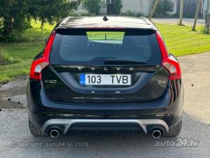 Melns Volvo V60 2016 Tallina, ar dzinēja tilpumu 2.00 L un nobraukumu 251 tūkst. km par 9490 €, foto 4 vietnē AUTOMOTO.COM.LV
