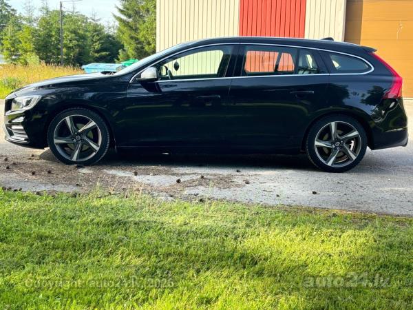 Black Volvo V60 2016 in Tallinn, with an engine capacity of 2.00 L and mileage of 251 thousand km for 9490 €, photo 5 on AUTOMOTO.COM.LV