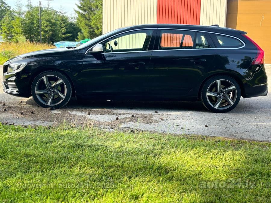 Melns Volvo V60 2016 Tallina, ar dzinēja tilpumu 2.00 L un nobraukumu 251 tūkst. km par 9490 €, foto 6 vietnē AUTOMOTO.COM.LV