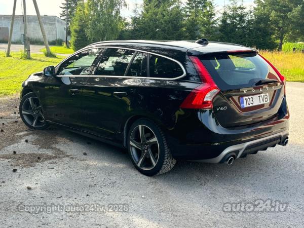Black Volvo V60 2016 in Tallinn, with an engine capacity of 2.00 L and mileage of 251 thousand km for 9490 €, photo 7 on AUTOMOTO.COM.LV