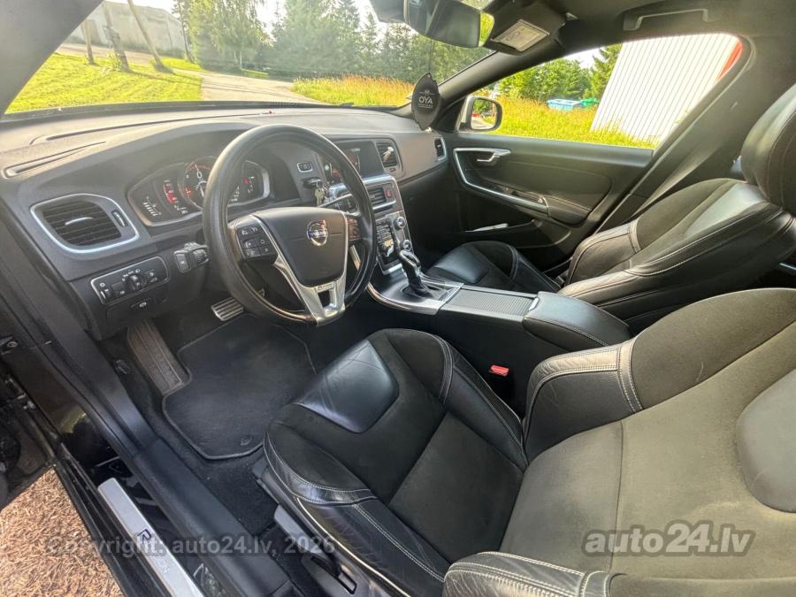 Melns Volvo V60 2016 Tallina, ar dzinēja tilpumu 2.00 L un nobraukumu 251 tūkst. km par 9490 €, foto 11 vietnē AUTOMOTO.COM.LV