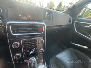 Melns Volvo V60 2016 Tallina, ar dzinēja tilpumu 2.00 L un nobraukumu 251 tūkst. km par 9490 €, foto 14 vietnē AUTOMOTO.COM.LV