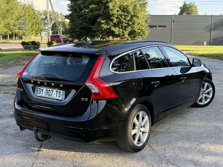 Melns Volvo V60 2016 Tauragė, ar dzinēja tilpumu 1.97 L un nobraukumu 291 tūkst. km par 6900 €, foto 4 vietnē AUTOMOTO.COM.LV