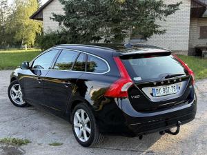 Melns Volvo V60 2016 Tauragė, ar dzinēja tilpumu 1.97 L un nobraukumu 291 tūkst. km par 6900 €, foto 5 vietnē AUTOMOTO.COM.LV