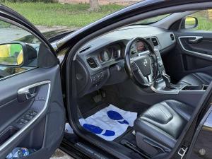 Melns Volvo V60 2016 Tauragė, ar dzinēja tilpumu 1.97 L un nobraukumu 291 tūkst. km par 6900 €, foto 8 vietnē AUTOMOTO.COM.LV