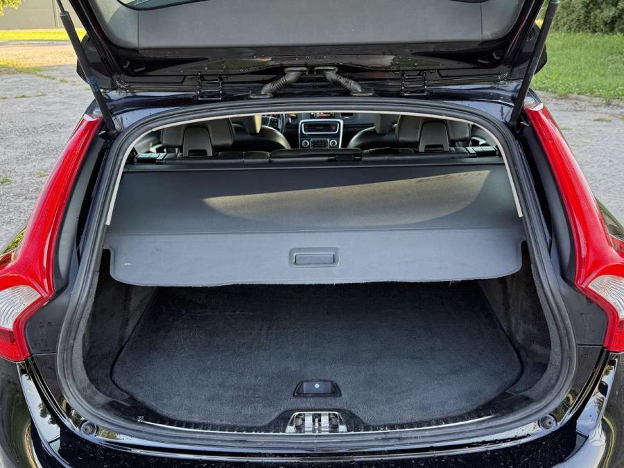Melns Volvo V60 2016 Tauragė, ar dzinēja tilpumu 1.97 L un nobraukumu 291 tūkst. km par 6900 €, foto 10 vietnē AUTOMOTO.COM.LV
