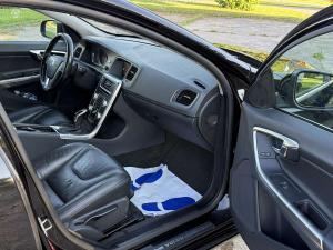 Melns Volvo V60 2016 Tauragė, ar dzinēja tilpumu 1.97 L un nobraukumu 291 tūkst. km par 6900 €, foto 12 vietnē AUTOMOTO.COM.LV