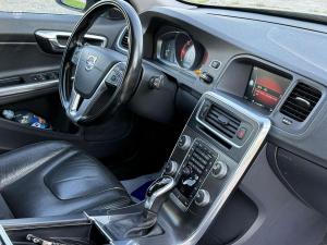 Melns Volvo V60 2016 Tauragė, ar dzinēja tilpumu 1.97 L un nobraukumu 291 tūkst. km par 6900 €, foto 13 vietnē AUTOMOTO.COM.LV