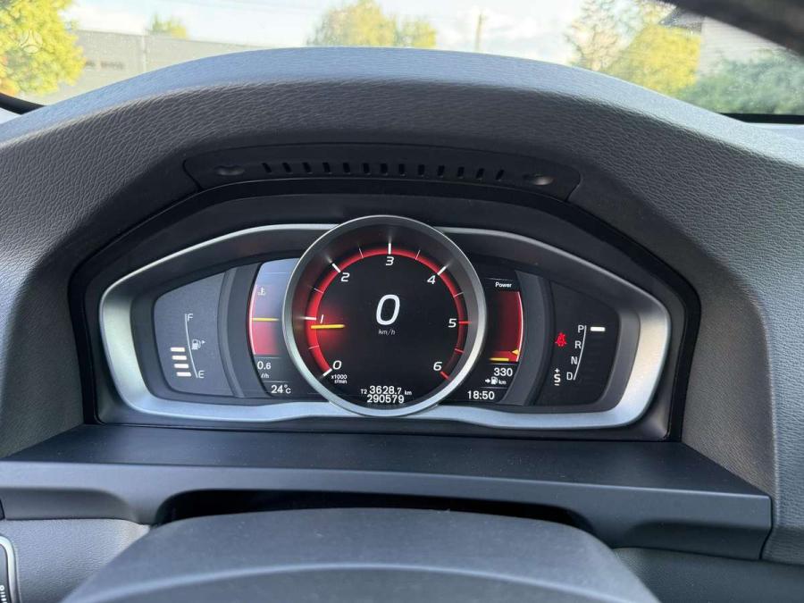 Melns Volvo V60 2016 Tauragė, ar dzinēja tilpumu 1.97 L un nobraukumu 291 tūkst. km par 6900 €, foto 15 vietnē AUTOMOTO.COM.LV
