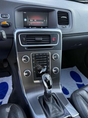 Melns Volvo V60 2016 Tauragė, ar dzinēja tilpumu 1.97 L un nobraukumu 291 tūkst. km par 6900 €, foto 16 vietnē AUTOMOTO.COM.LV